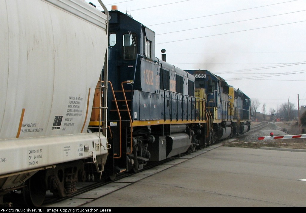CSX 1302 heads east on L326